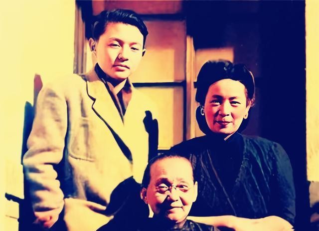 During the Republic of China period, the socialite Tang Ying was rarely ...