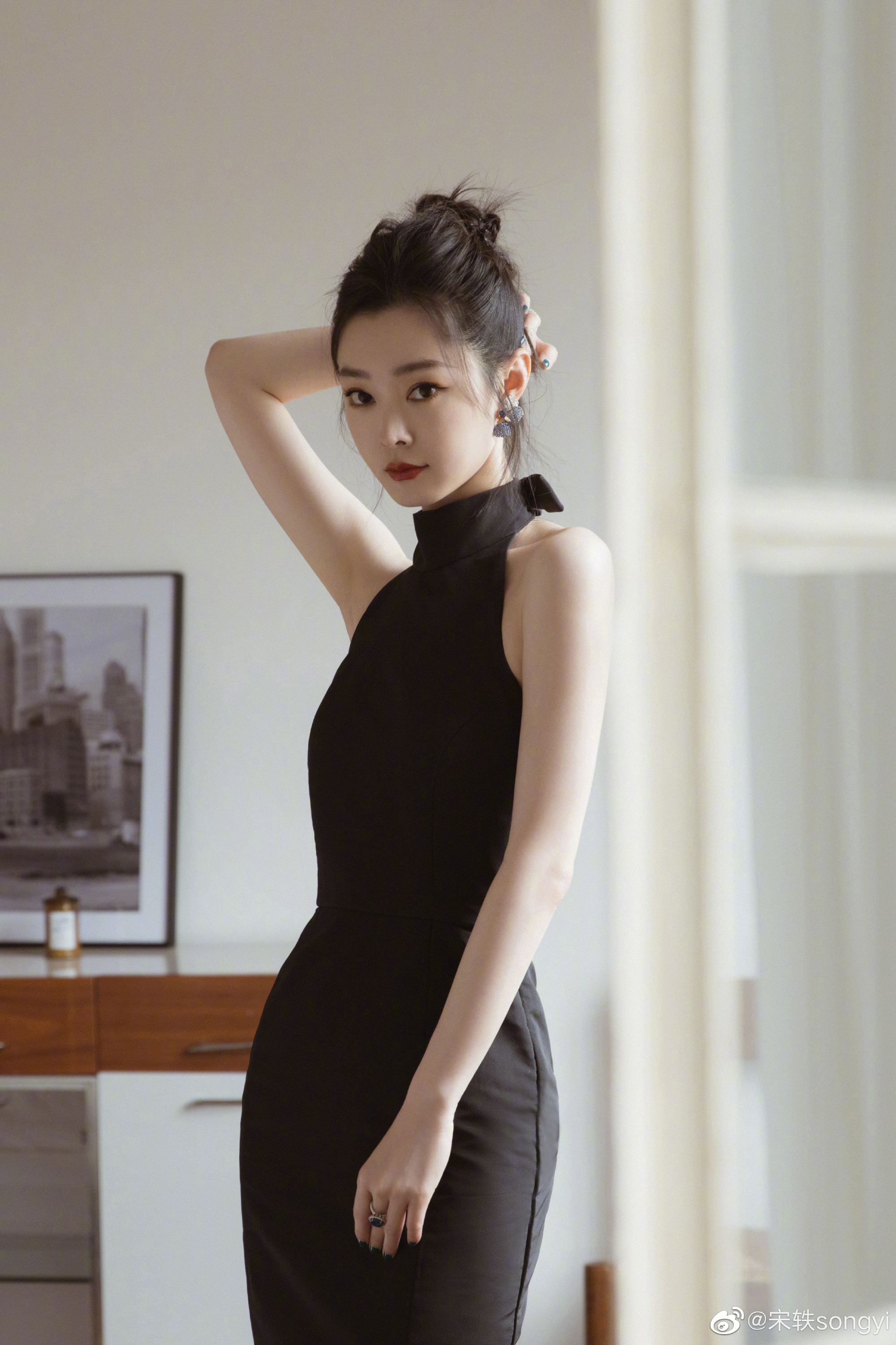 Song Yi, graceful and graceful like a swan - iMedia