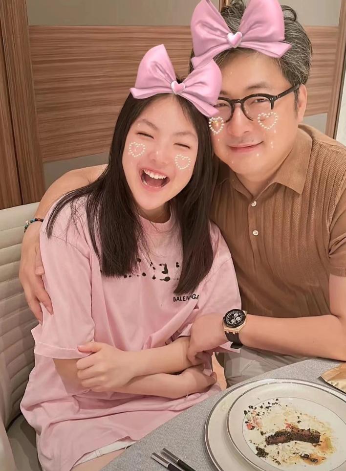 Li Xiang's daughter posted a photo with He Jiong, 13-year-old Wang ...
