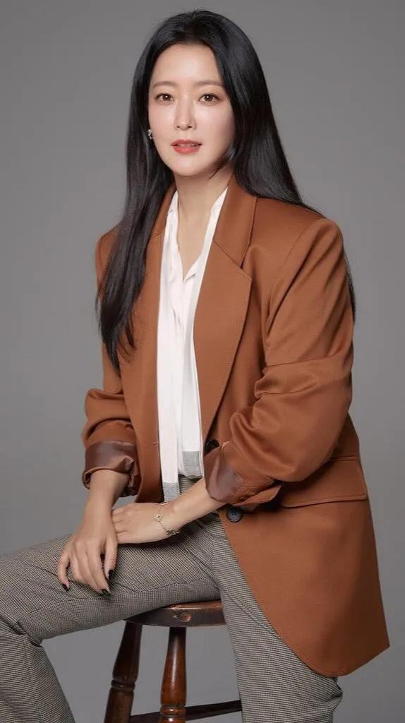 Korean actress: Kim Hee-sun - iNEWS
