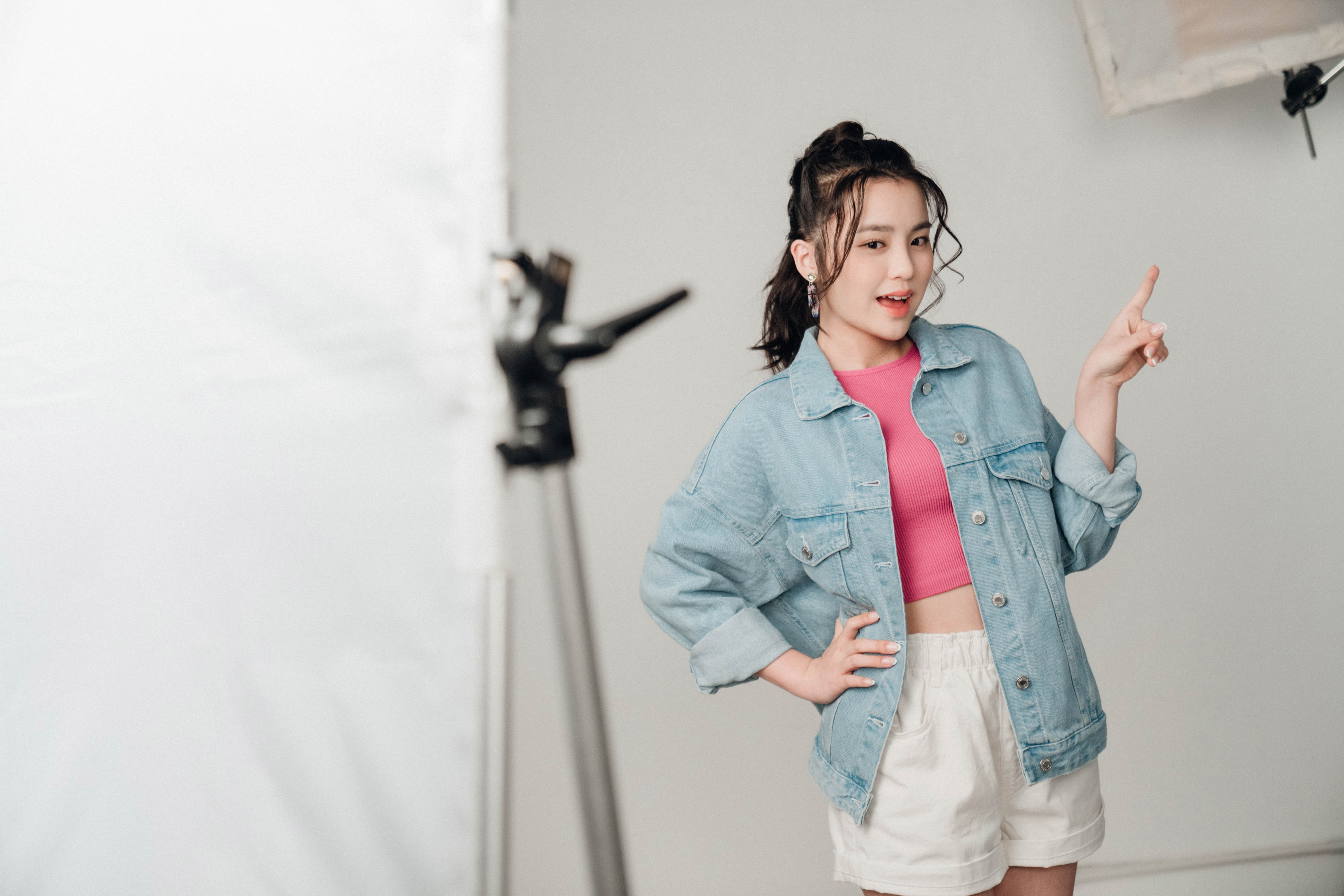 Zheng Yuling cooperates with Chantel to shoot commercials - iNEWS