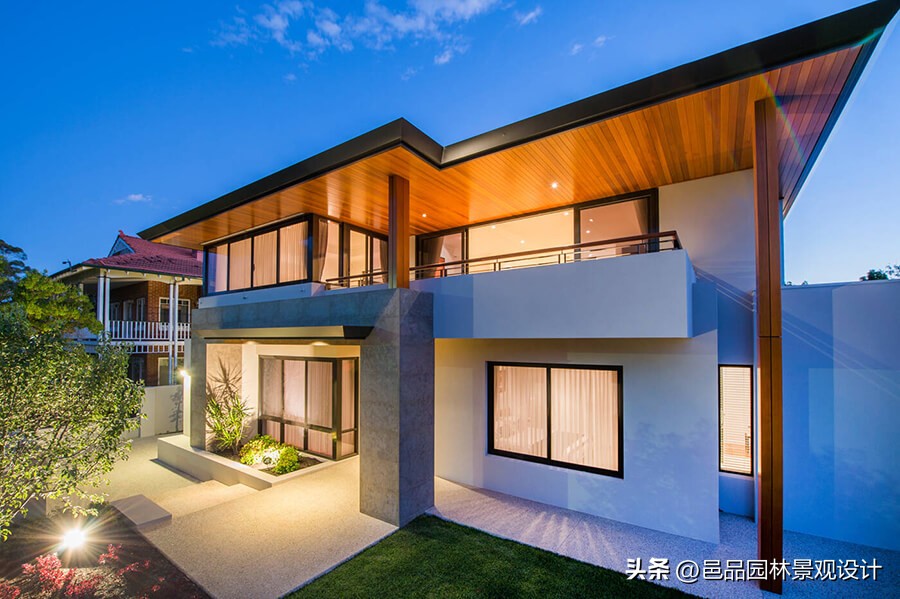 Simple modern garden villa with wood and glass as main materials - iNEWS