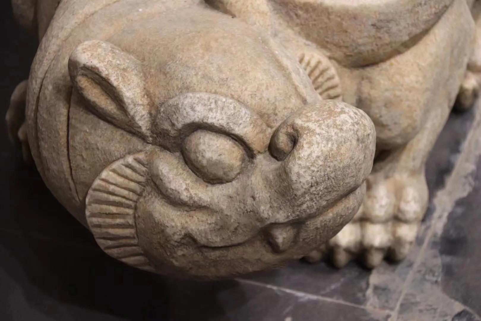 Courtyard animal basin Han Baiyu unique shape auspicious animal Pixiu ...