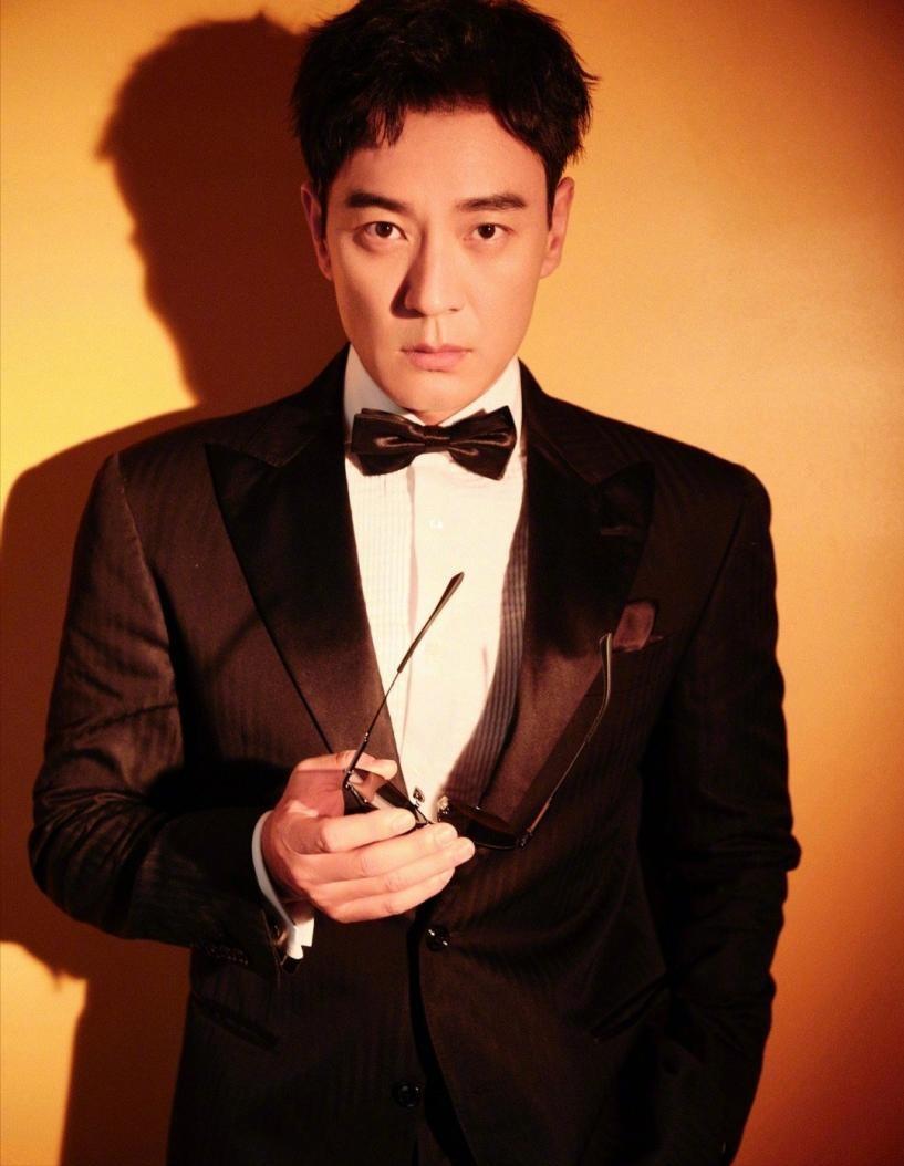 A gentleman's desire? Li Guangjie's black suit appeared again, and he ...