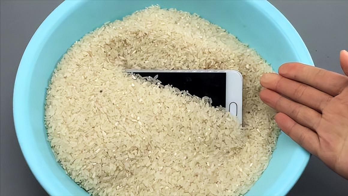 Putting the mobile phone in the rice once can save hundreds of dollars ...