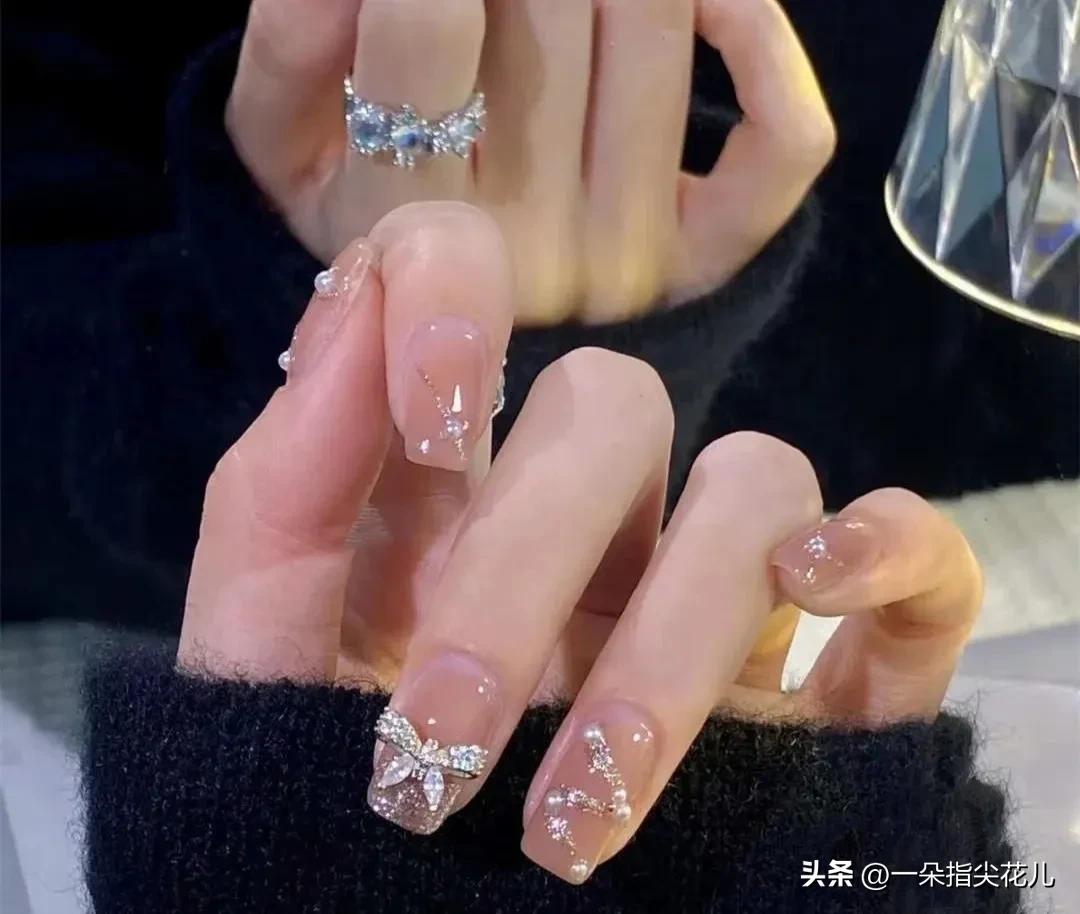 Small and fresh manicure, the style that can be made by this nail, like ...