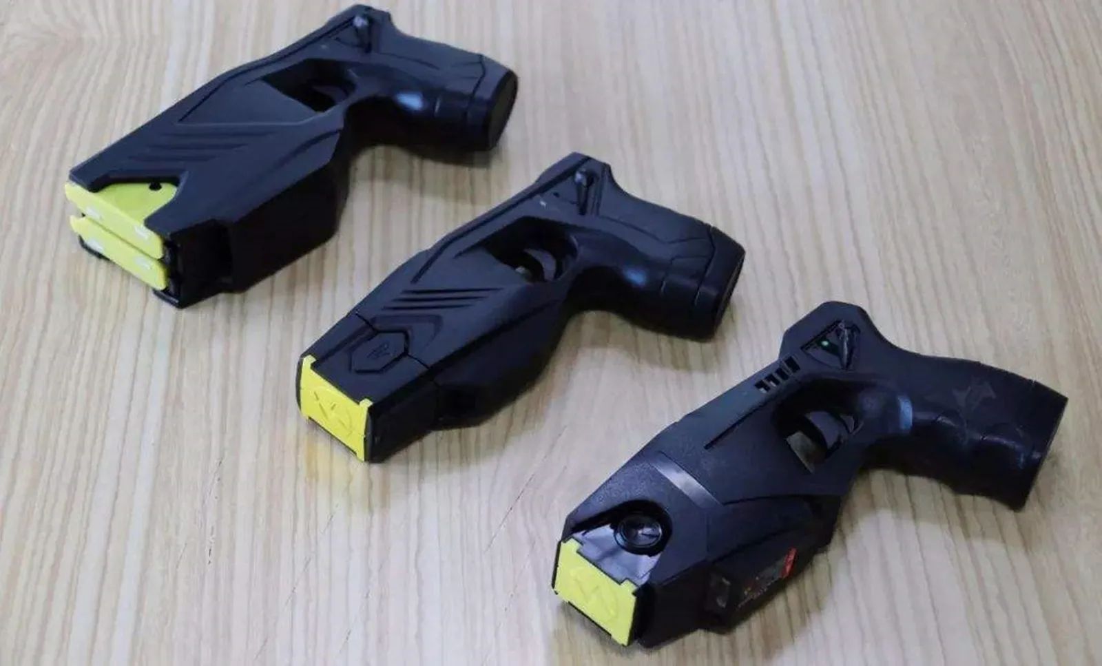 Electric shock trident VS mace, China and India cold weapon duel, why ...