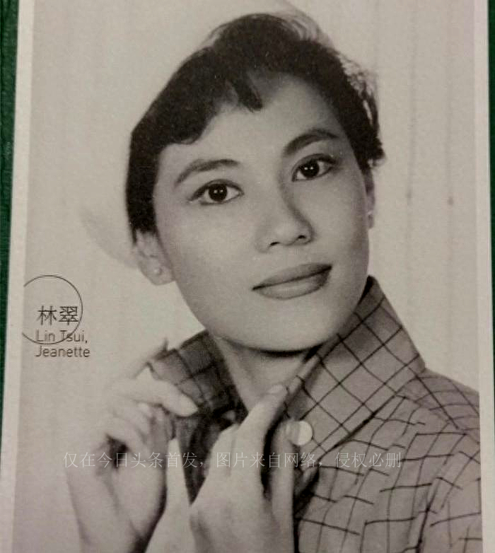 Wang Xinping posted a photo to commemorate his late mother Lin Cui and ...