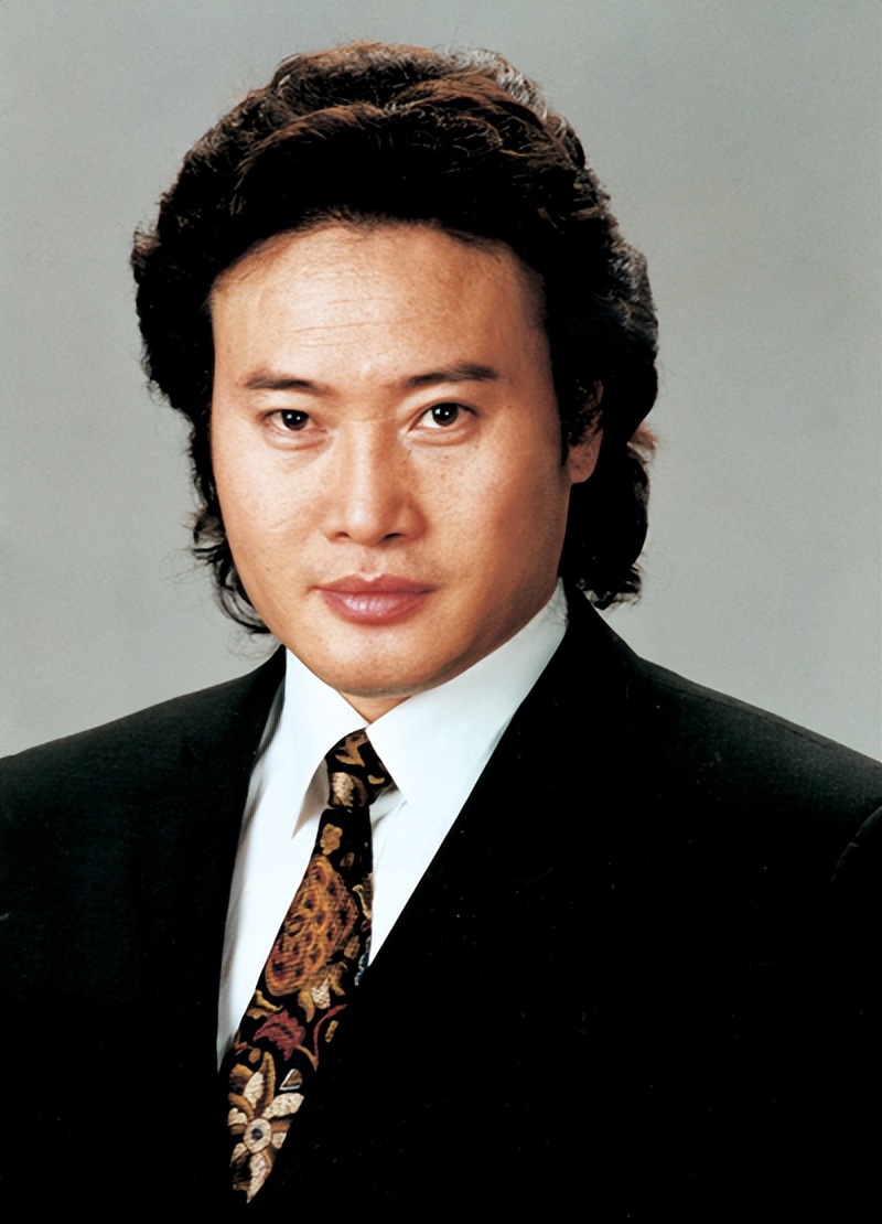 Famous tenor Dai Yuqiang: became famous at the age of 40, married his ...
