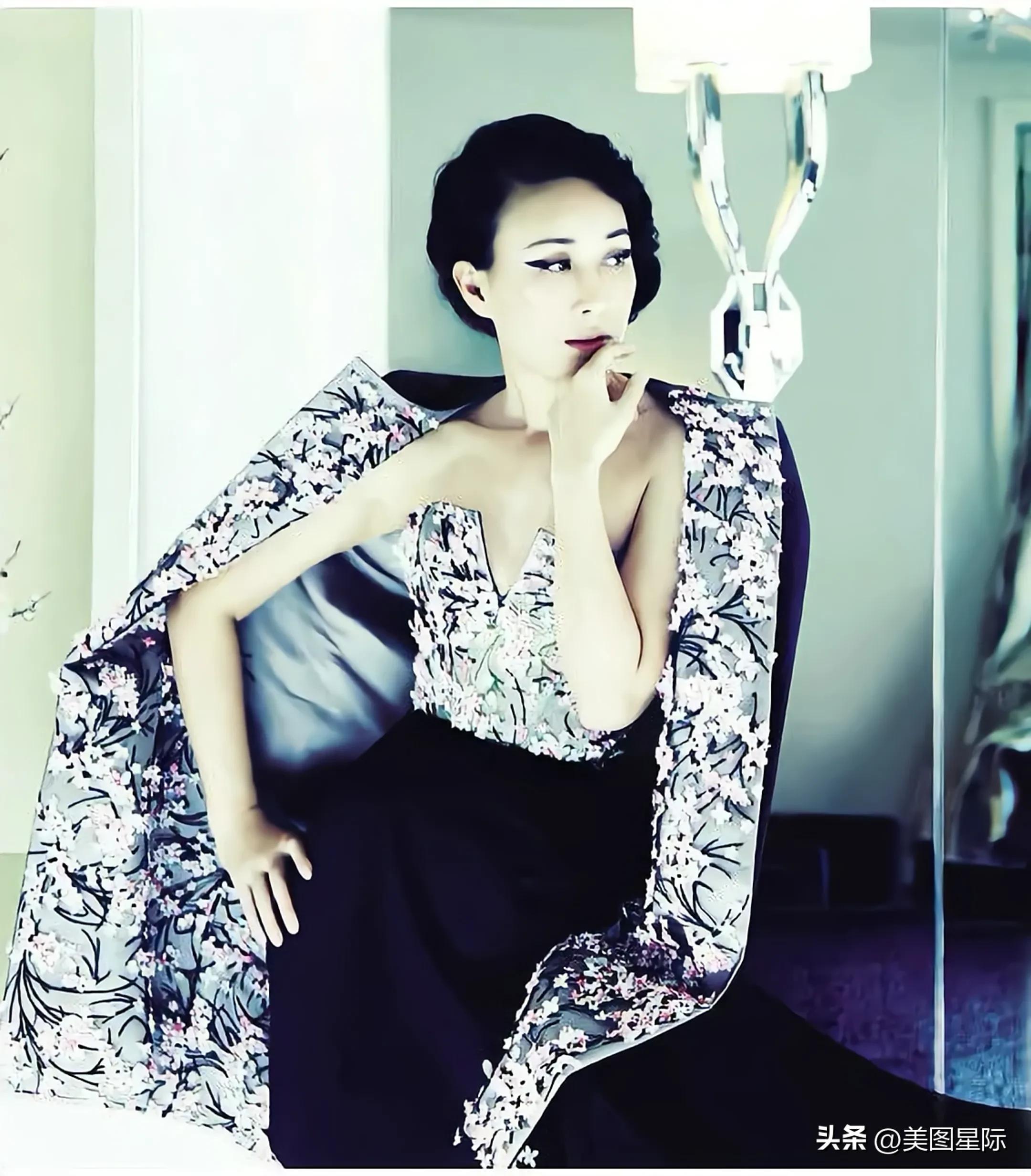 The protagonist of this issue——Na Ying, the 122nd issue of the star ...