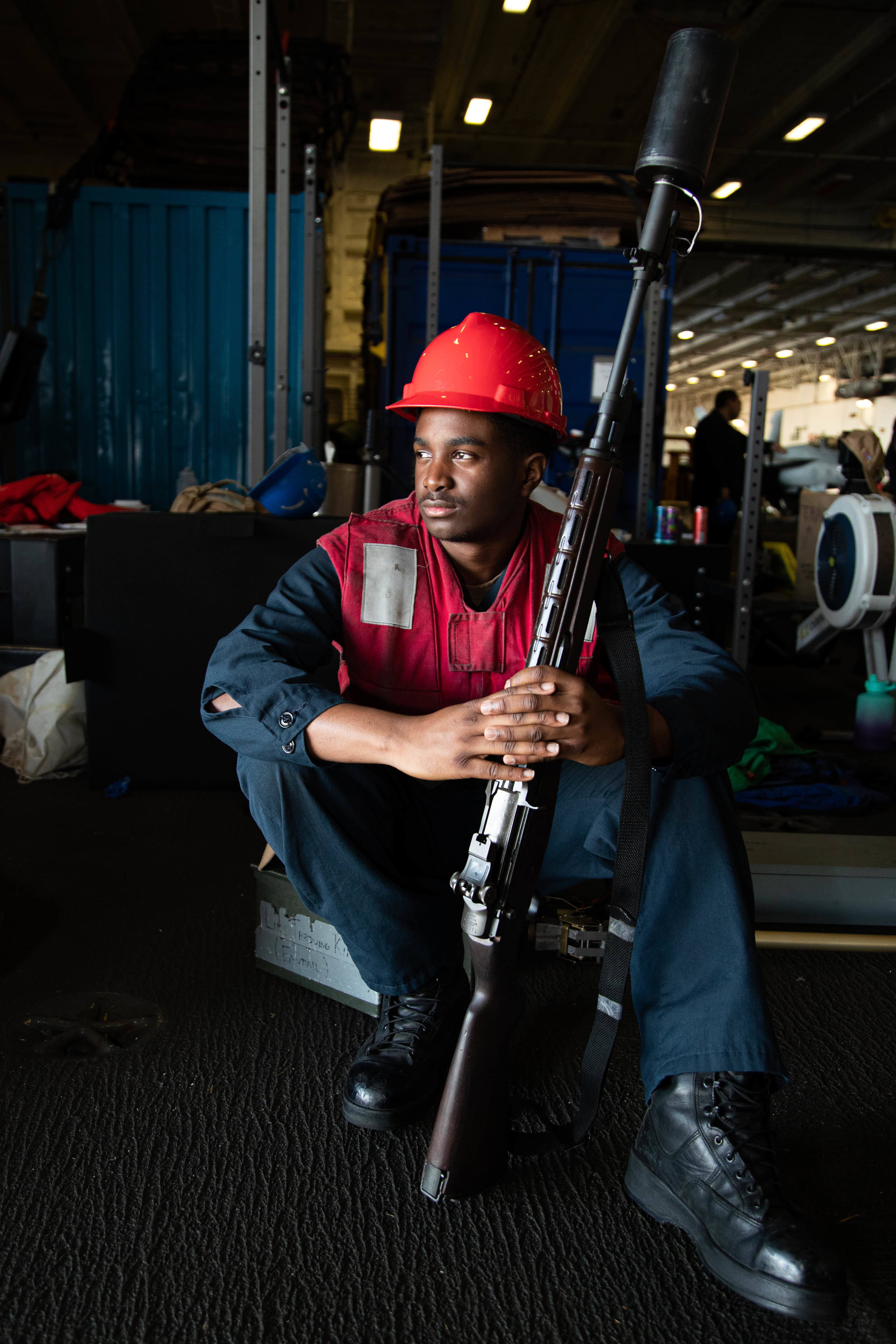 Routine maintenance on the F/A-18's M61A2 20mm gun - iNEWS