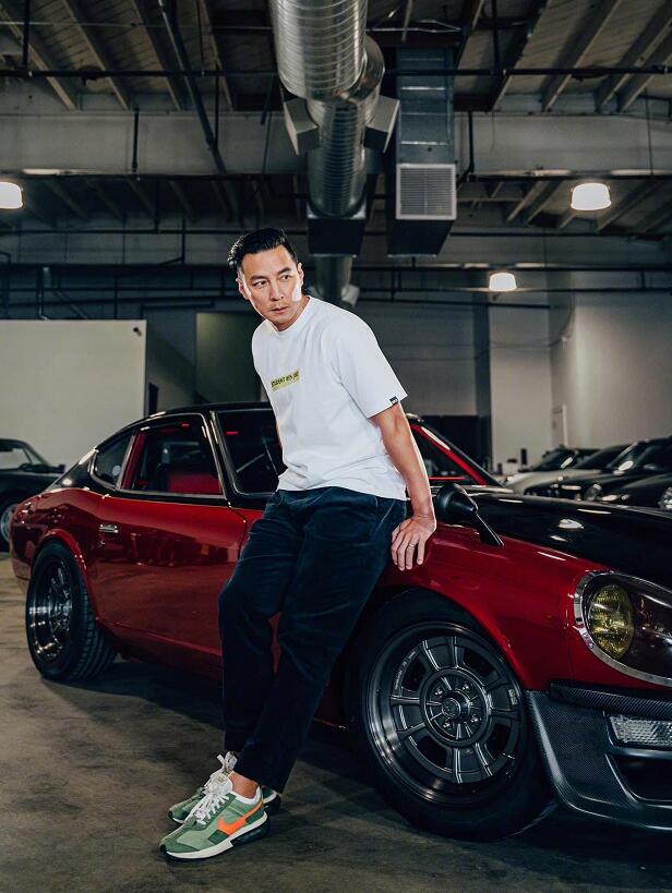 Wu Yanzu posted an old photo from 21 years ago to celebrate his wife's ...