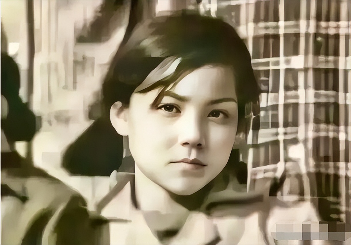 Rare photos of Faye Wong in her teenage years. Her mother was a singer ...