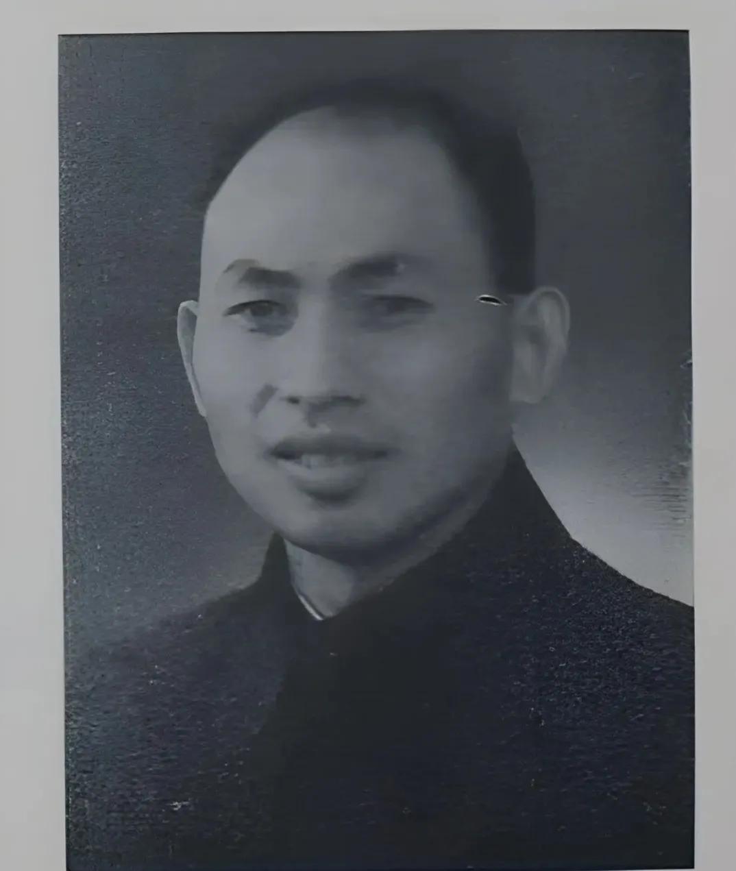 In 1940, when Lin Biao was in Moscow, he took the only formal photo ...