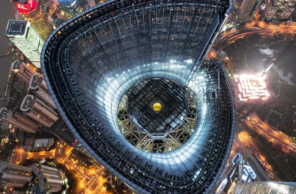 There is a 1,000-ton damper on the 126th floor of the Shanghai Tower ...