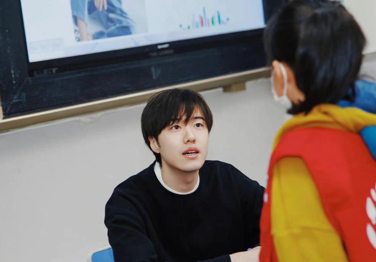"Her Little Dimple" is on! Long Aotian played the role of the male lead ...