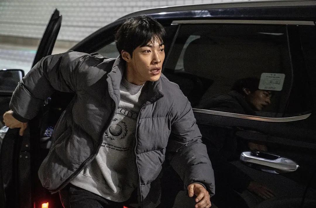 Netflix Korean drama "Hound Dog" Woo Do-hwan and Lee Sang Er punched to ...