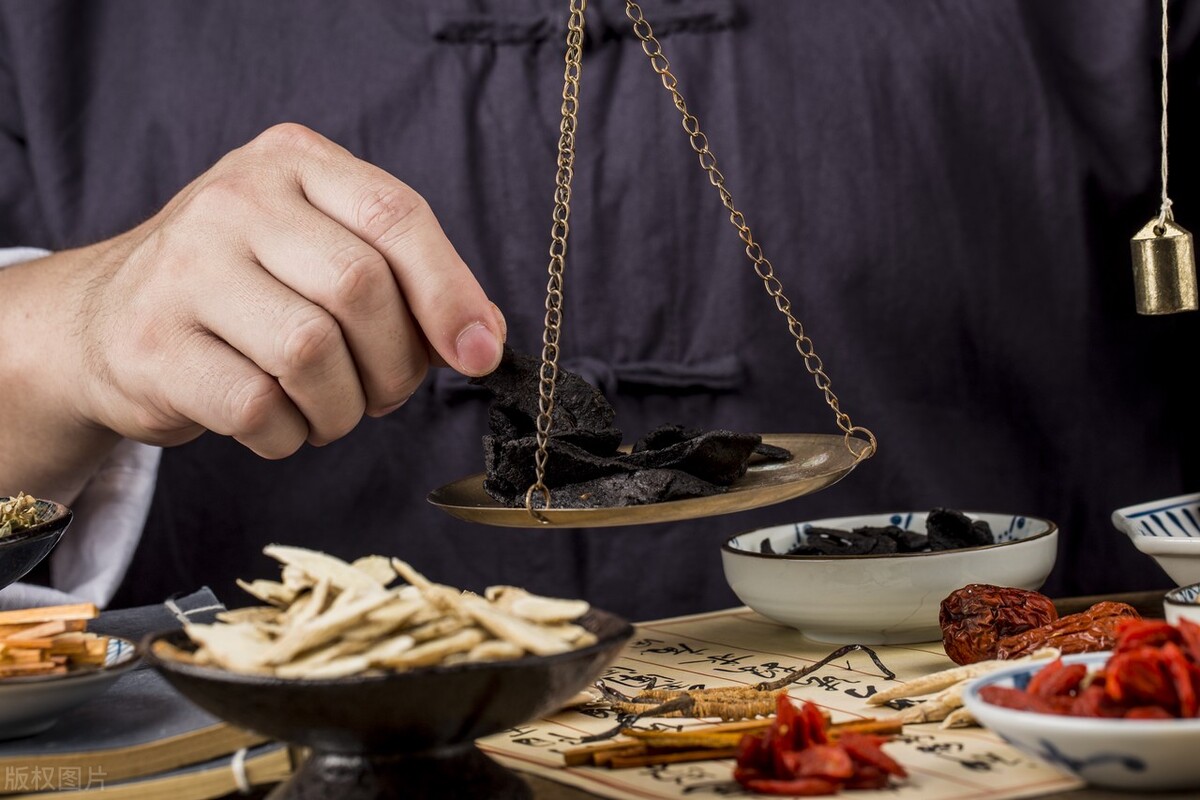 Deficiency of kidney essence, deficiency of both yin and yang, one side ...