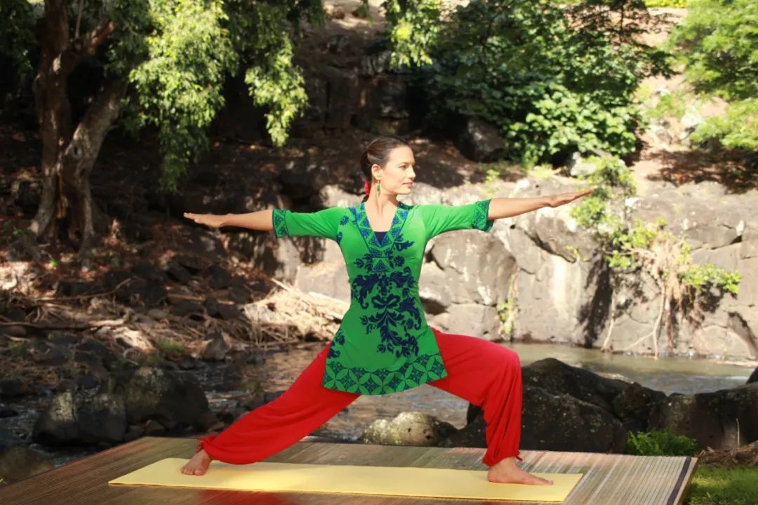 Why practice gentle yoga poses to lose fat and shape in comfort? - iNEWS