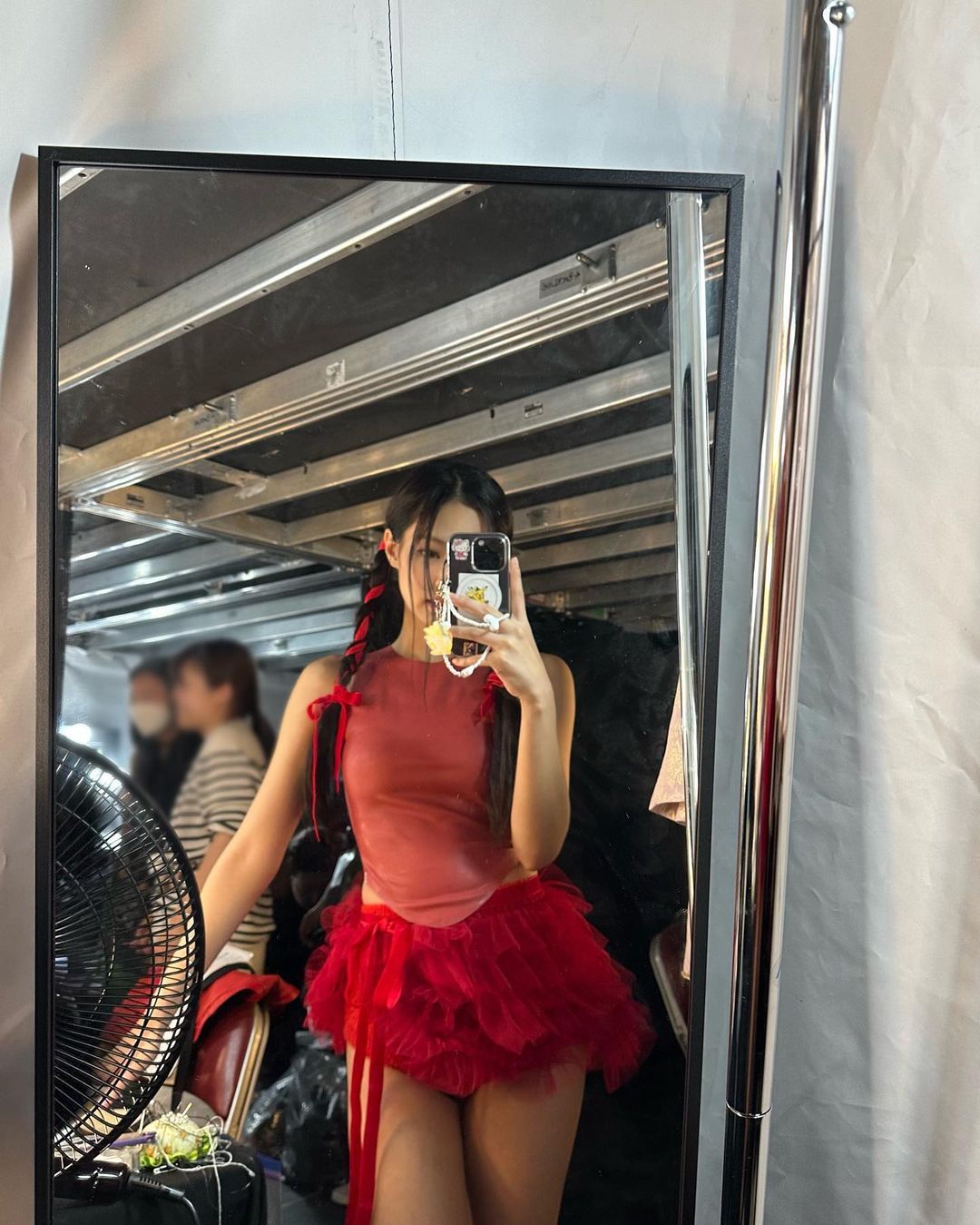 BLACKPINK Jennie's foot injury recurred in the middle of the concert ...