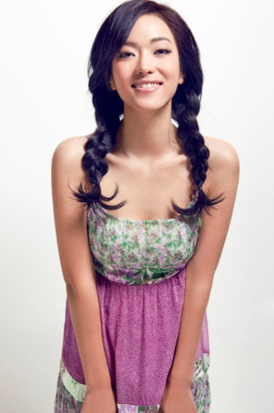 Shao Bing's wife Zhang Pei: Giving up her career for the family - iNEWS