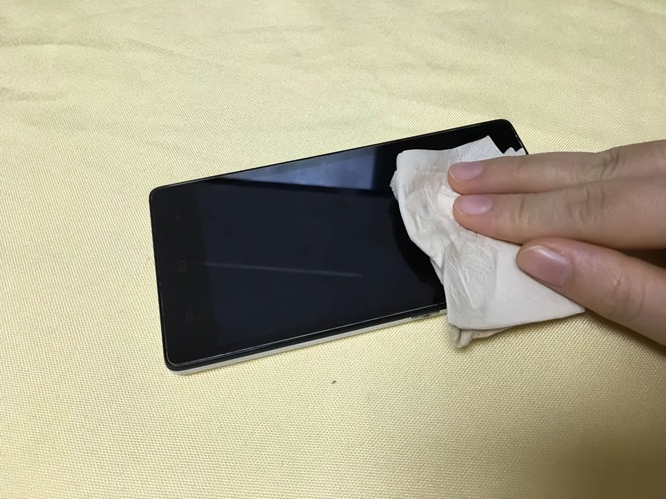 Don't wipe the dirty phone screen with paper, teach you to clean the ...