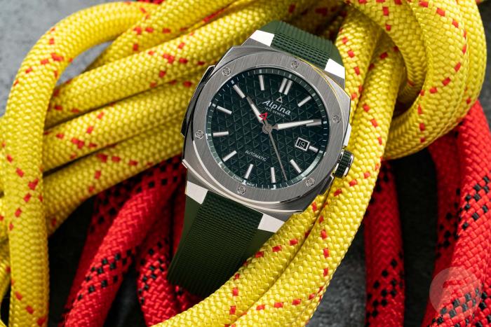 Outdoor sports watch brand Takayama launches a watch with a modern ...
