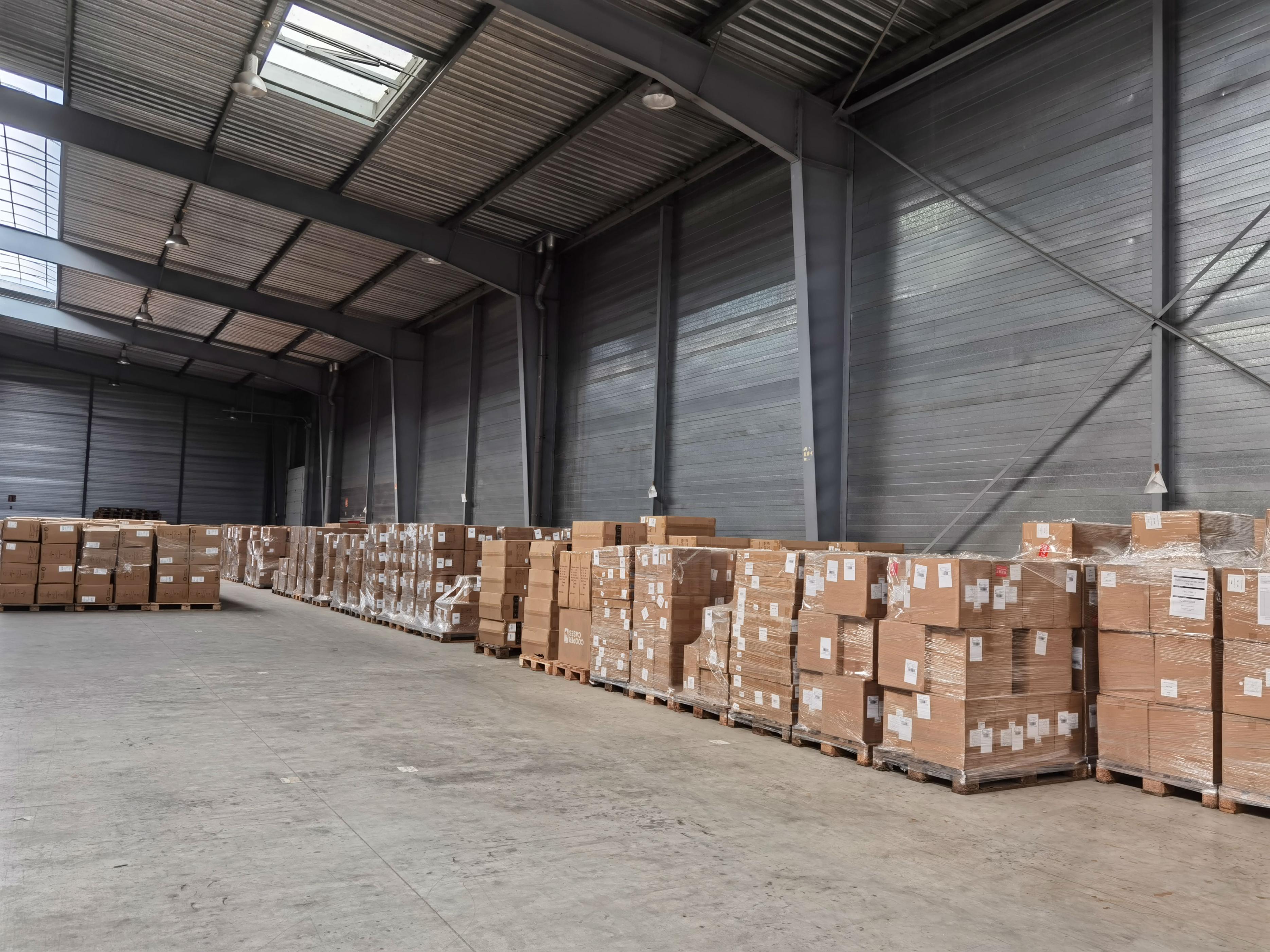 Amazon's warehouse storage capacity has dropped sharply, how should ...