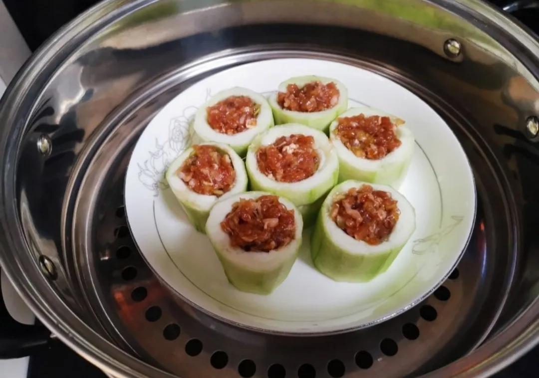 Loofah stuffed meat is a delicious and nutritious dish - iNEWS