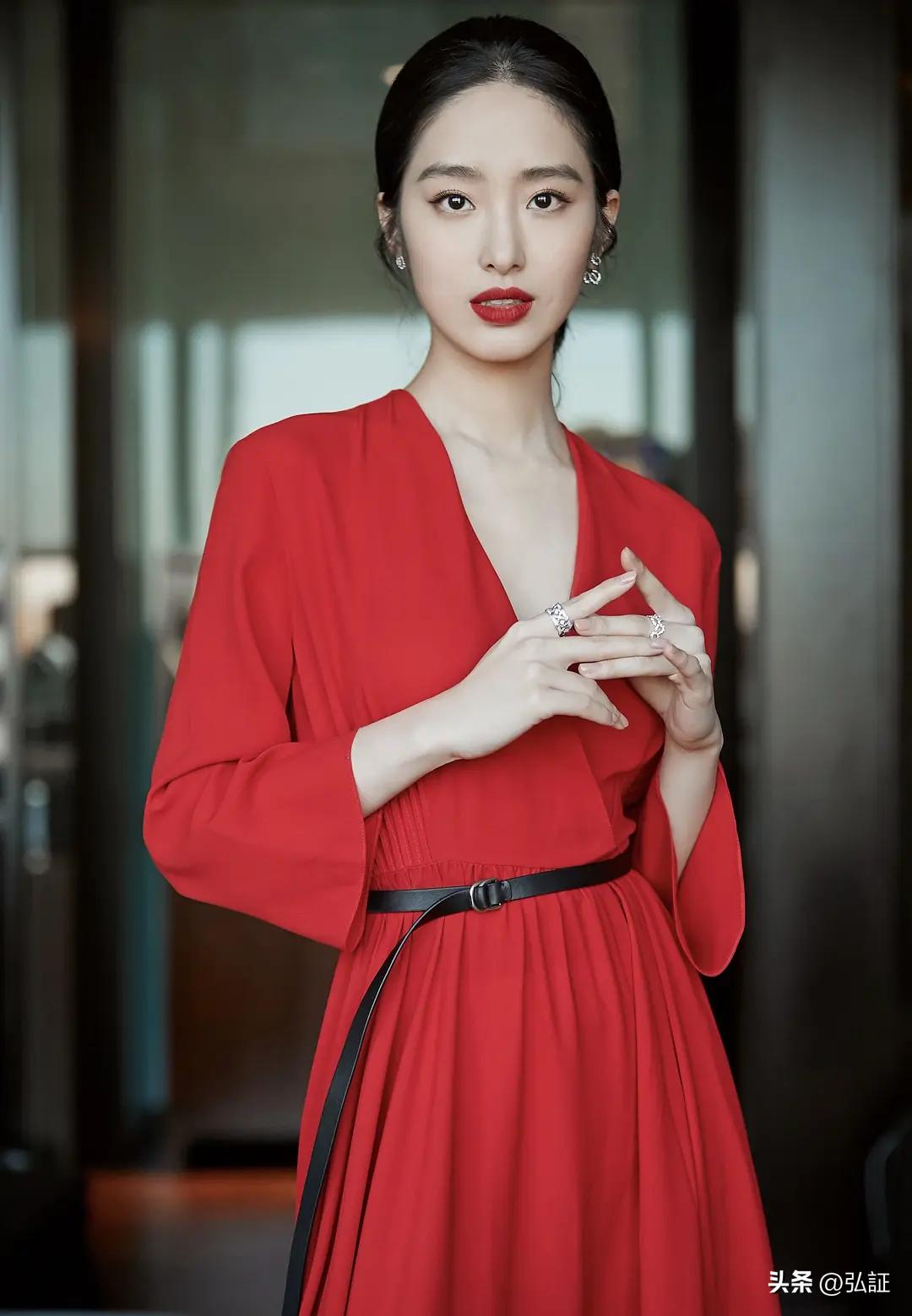 "Ode to Joy 3" Yang Caiyu, the glamorous and pure temperament is ...