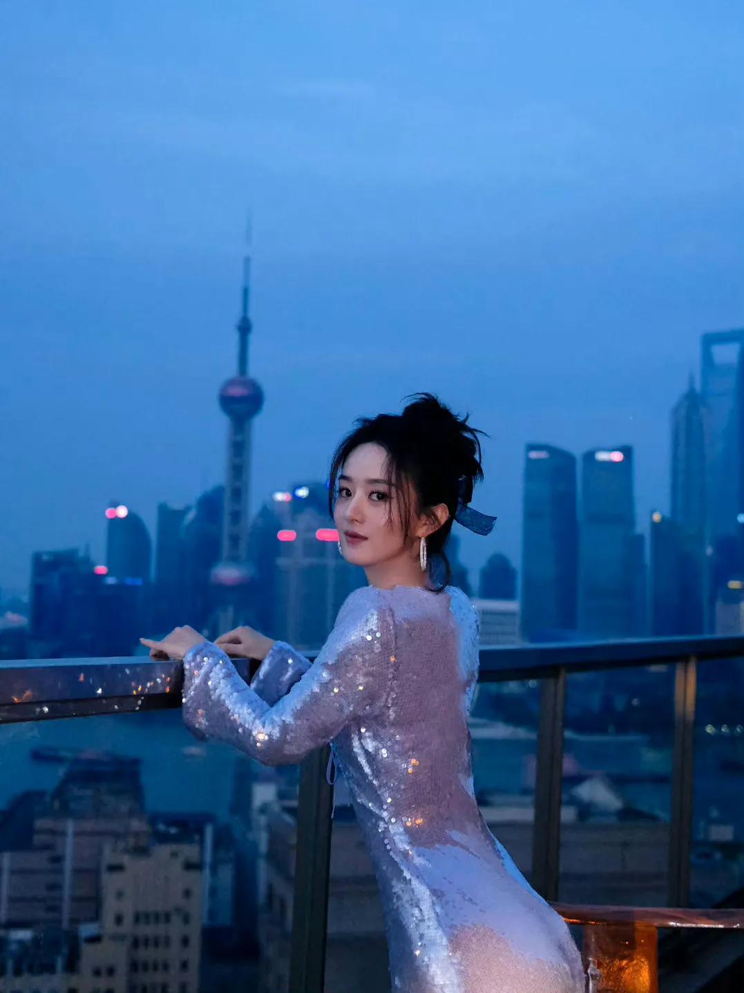 Zhao Liying: The healthy lifestyle behind the amazing figure - iNEWS