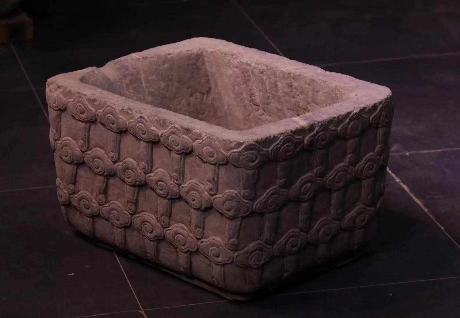 Yunwen type stone basin Qing Dynasty, bluestone.The stone basin is ...