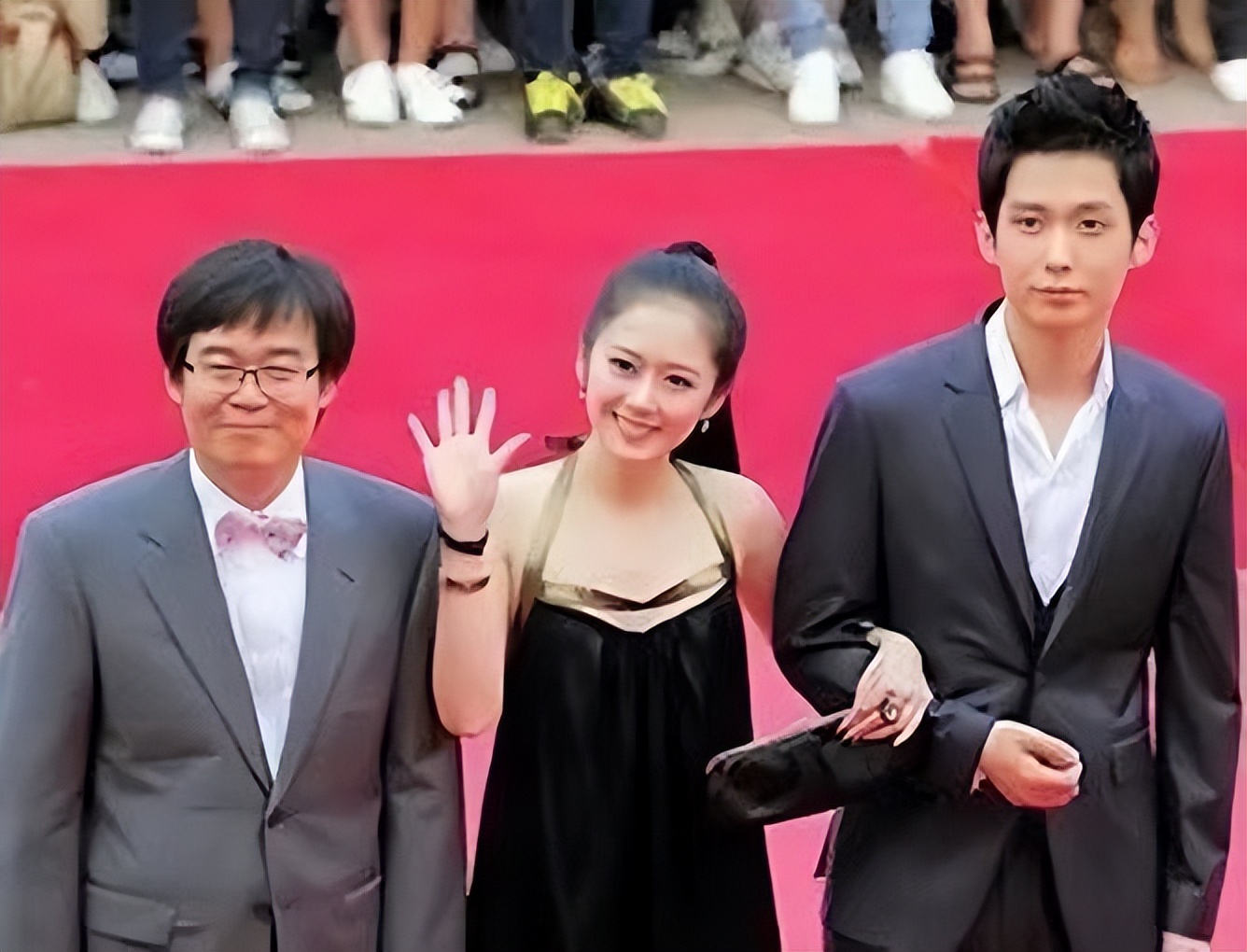Congratulations to "Princess Unruly" Zhang Nara finally getting married ...