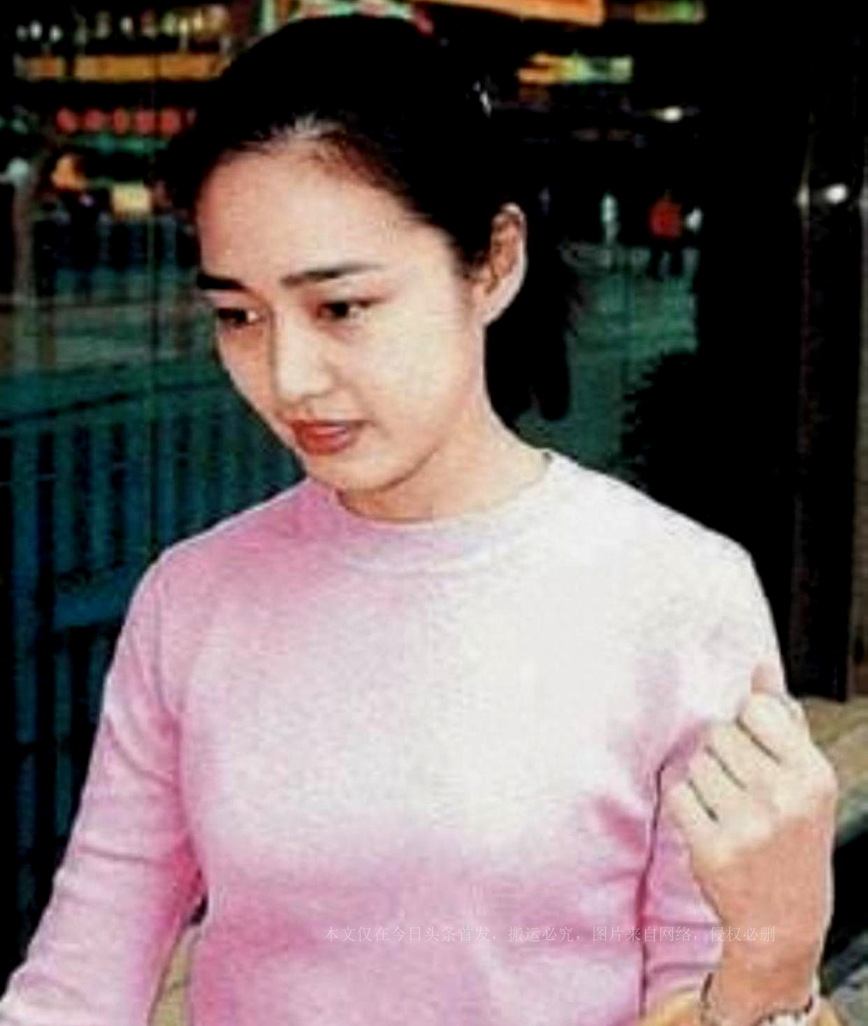 Andy Lau accompanied his wife back to Malaysia and held hands ...