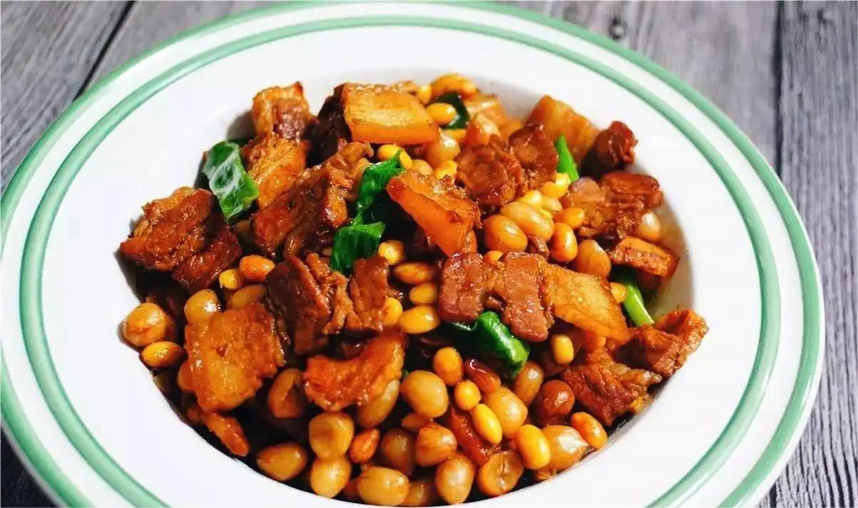 Teach you nutritious and delicious braised pork belly with peanuts and ...