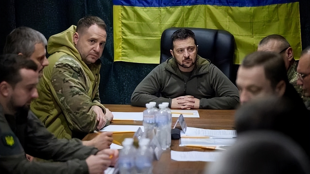 President of Ukraine is a coward? The translator did not know the ...