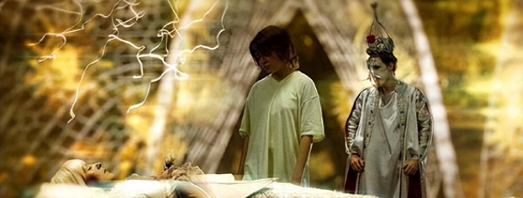 A mysterious mirror mask brings bizarre events. How to break through ...