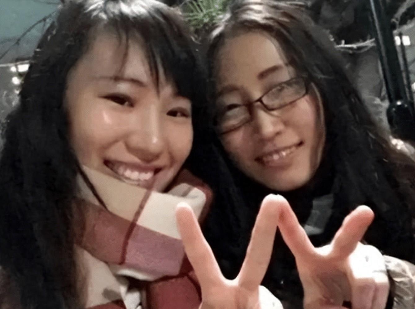 No more hiding? "Jiang Ge Case" Liu Xin appeared in public, live-streamed selling tea to make ...