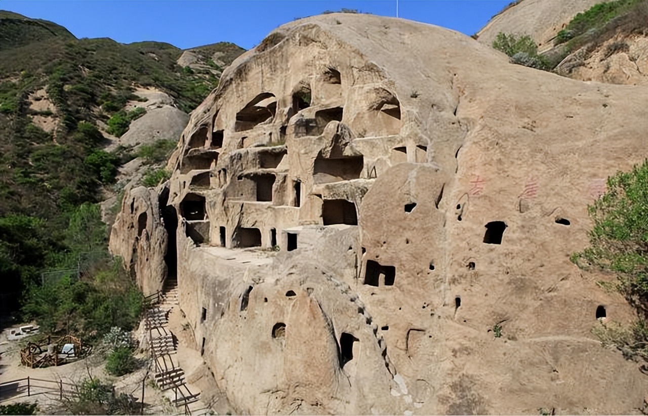 "China's No. 1 Labyrinth" The Unsolved Mystery of Ancient Cliff ...