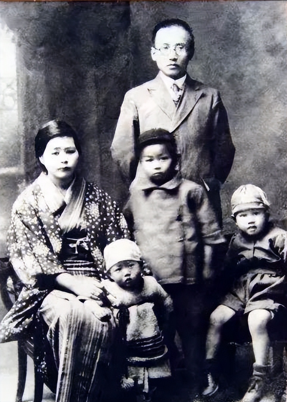 After Guo Moruo died, what did his wife find at home?Frightened to ...