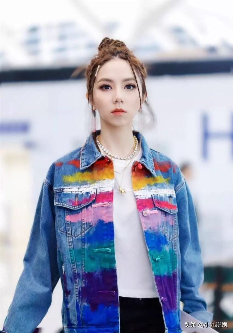 Deng Ziqi's song "Rewind Time", the second song of the adaptation, was ...