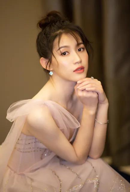 Su Qing is so pretty - iNEWS