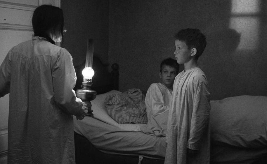 What problems does the black and white tone in the film "White Ribbon ...