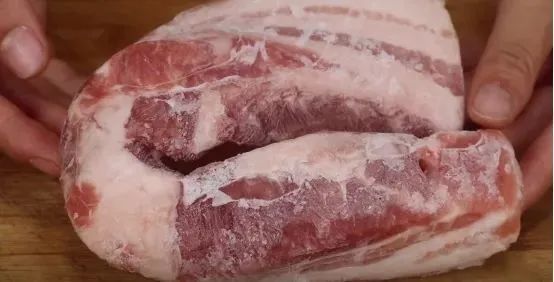 No matter what kind of meat is thawed, remember not to soak it in water ...