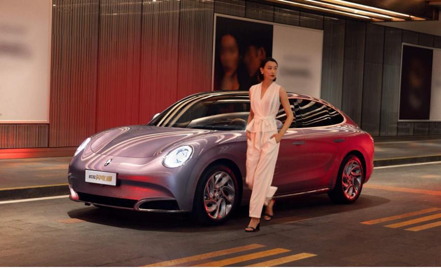 Wen Fei, "fly" to Xiaomi's house? - iNEWS