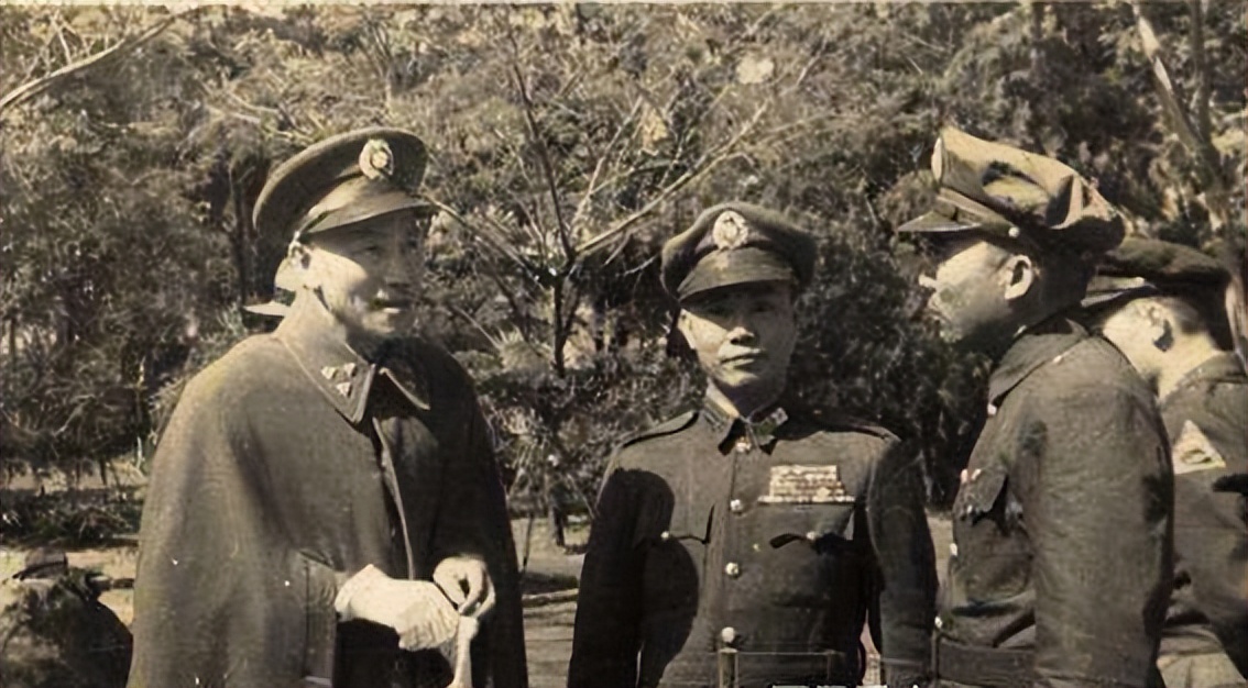 Liu Bocheng persuaded Yang Sen to protect Chongqing, and Yang Sen said ...