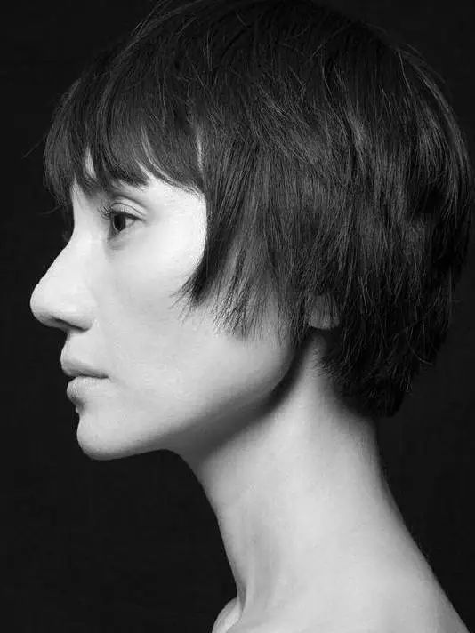 After reading them, I understand: the jaw line, the dividing line ...