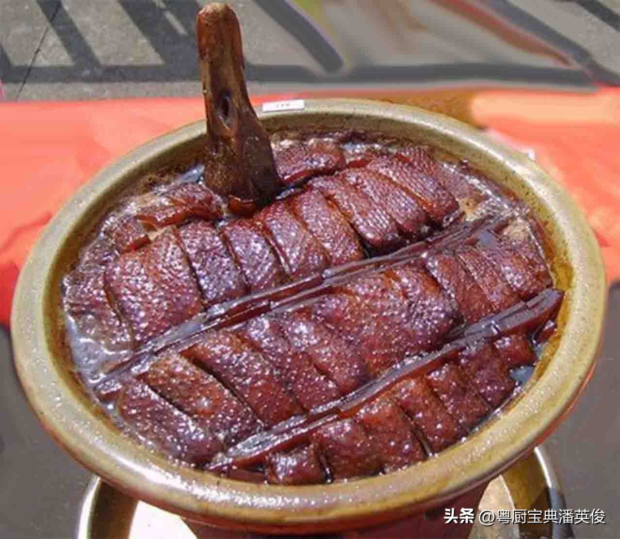 Cooking techniques: traditional Cantonese cuisine Penggong fire goose ...