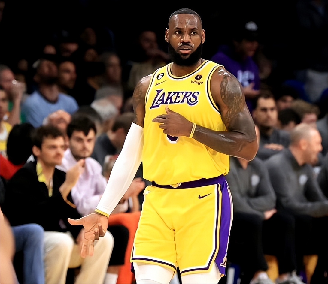 Only 5 players played in the playoffs in the 20th season, James 24.5+9. ...