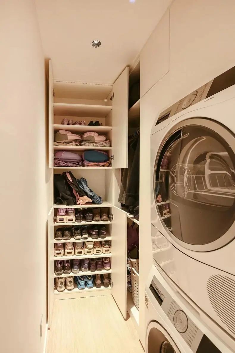 56 square meters live in a family of six, with three bedrooms and two ...